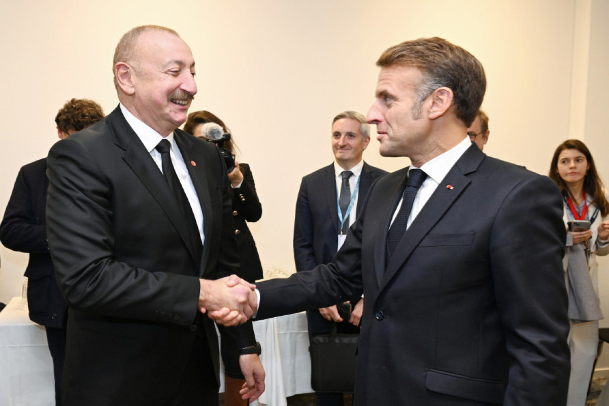 Les présidents Ilham Aliyev et Emmanuel Macron se rencontrent à ...